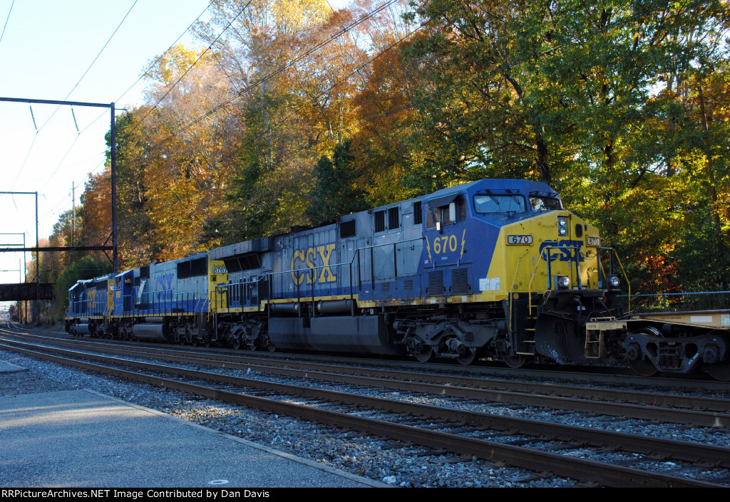 CSX AC60CW 670 trails on Q418-05